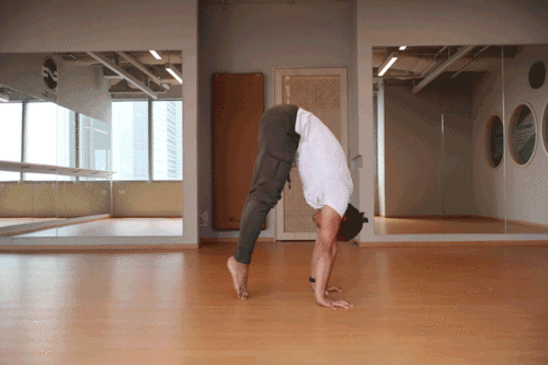 5 Beginner-Friendly Calisthenics Moves to Get Strong, Toned & Flexible